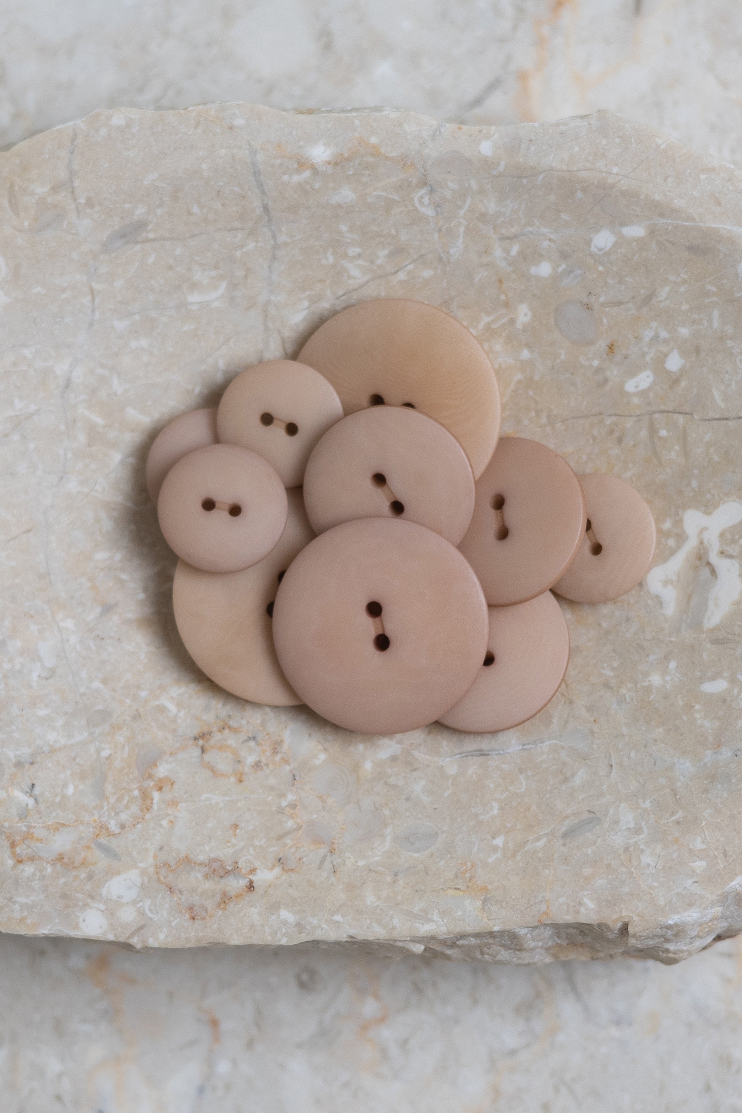 Palm Buttons Atelier Brunette – Corozo Sandy Sand – B2B.Atelierbrunette
