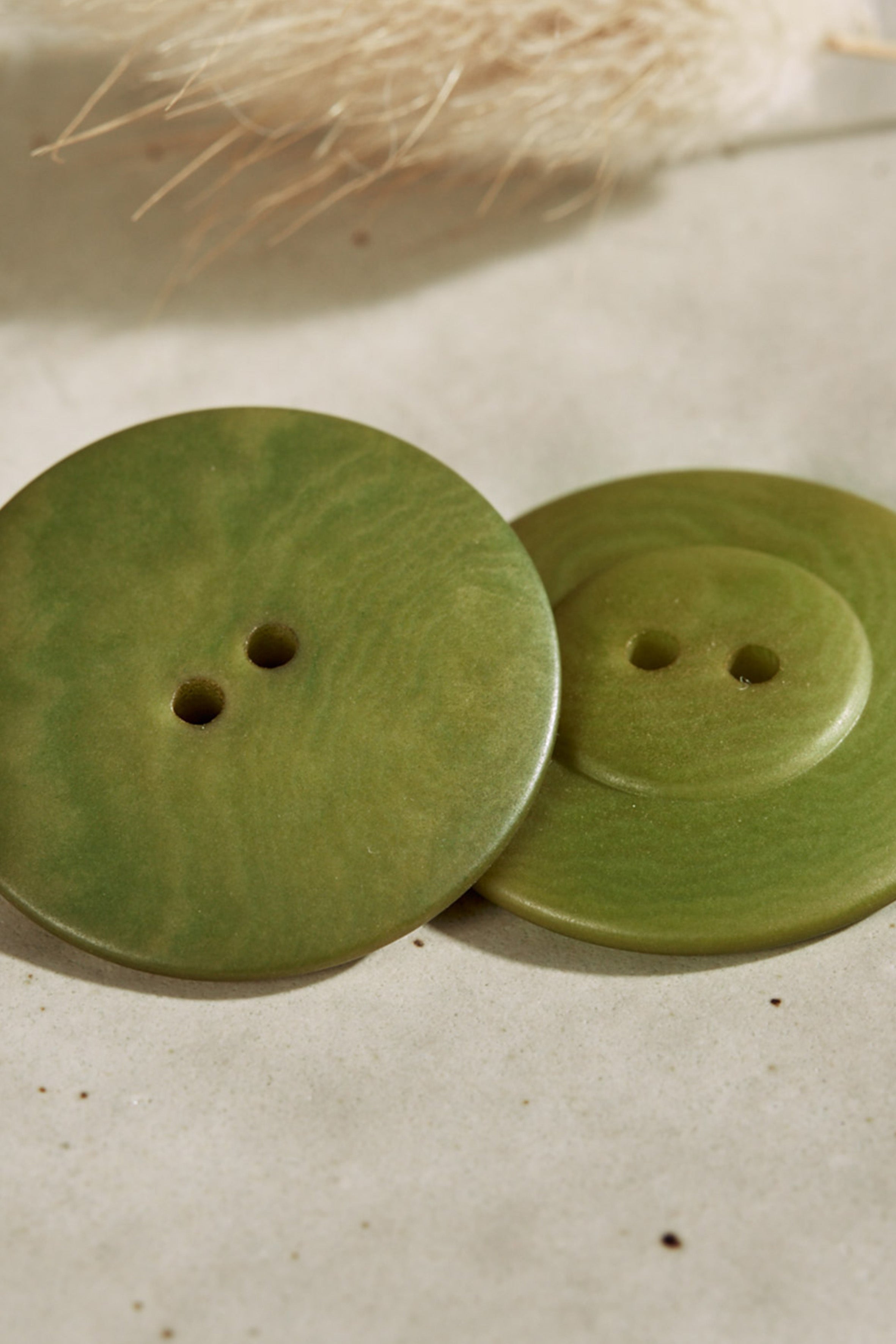 Palm Buttons - Matcha Leaf Atelier Brunette – B2B.Atelierbrunette